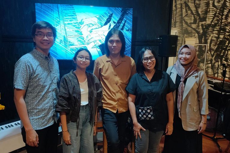 Gandeng Pelajar SMK Kudus, Once Mekel Rilis Materi Anyar - Pophariini Gandeng Pelajar SMK Kudus, Once Mekel Rilis Materi Anyar - Pophariini